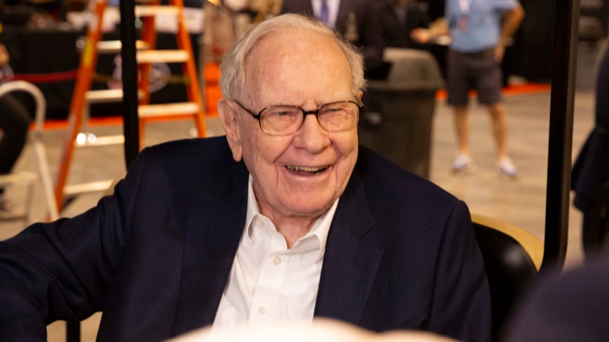 Warren Buffett wants to see one of his employees win $1 million for ...