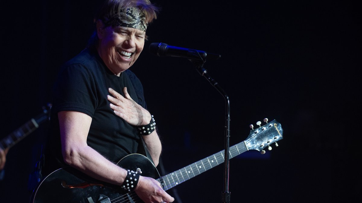 University of Delaware honors native son George Thorogood – NBC10 ...