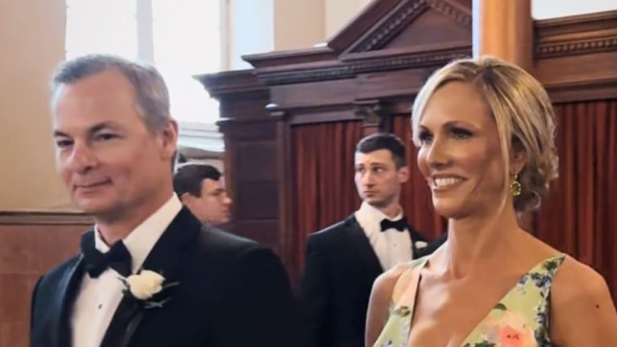 The internet is heated over this mother-of-the-bride dress – NBC10 ...