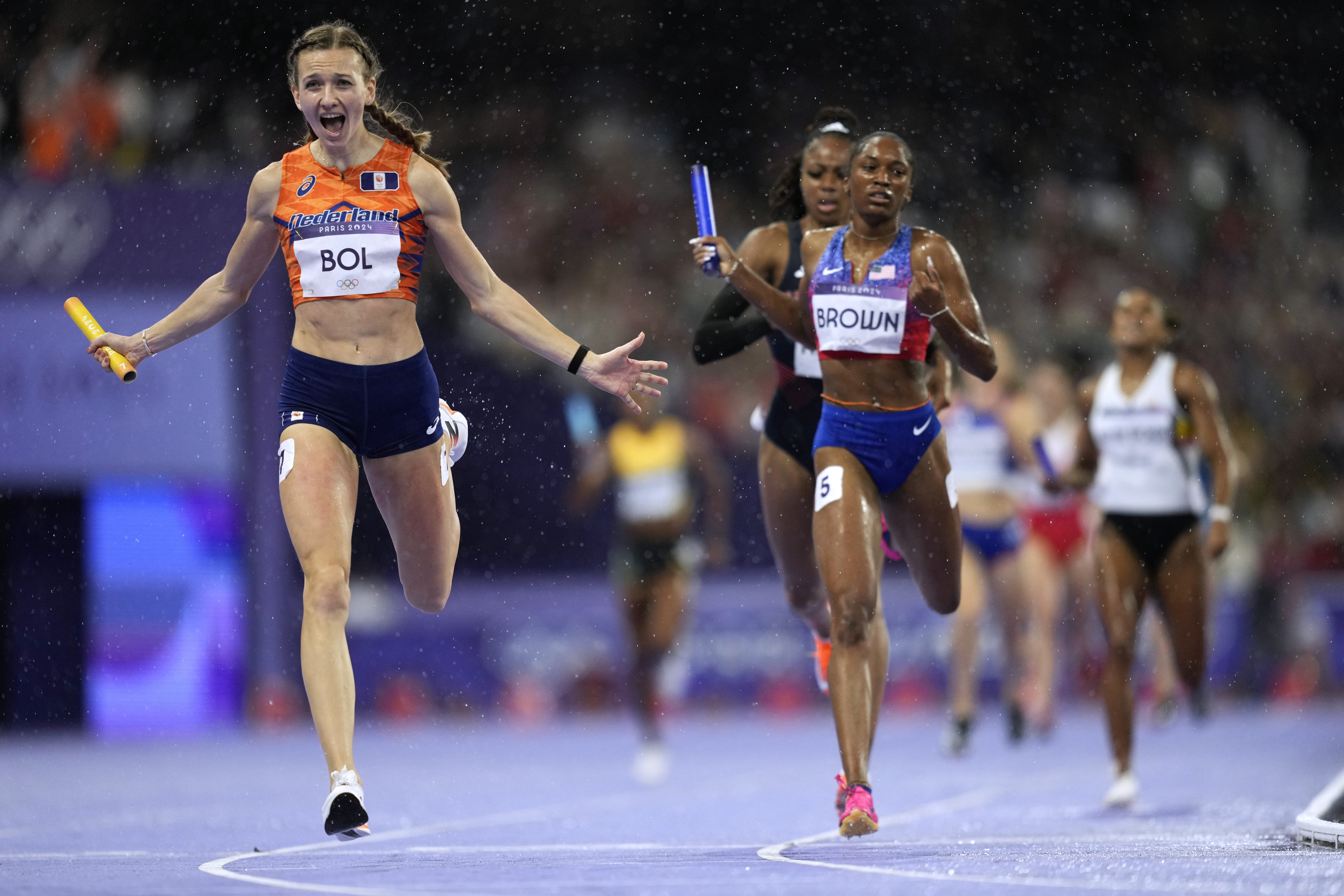 Femke Bol puts on show in 4×400 mixed relay for Netherlands – NBC10 ...
