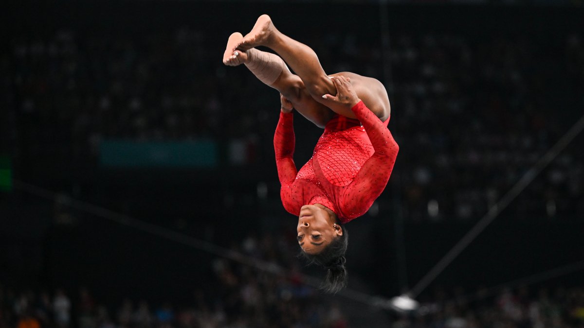 Simone Biles delivers stunning vaults to win another gold – NBC10 ...