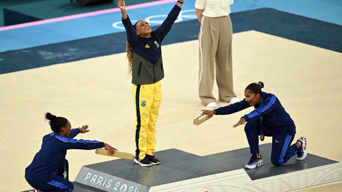 Why Simone Biles, Jordan Chiles bowed to Brazil’s Rebeca Andrade ... Why Simone Biles, Jordan Chiles bowed to Brazil’s Rebeca Andrade ...