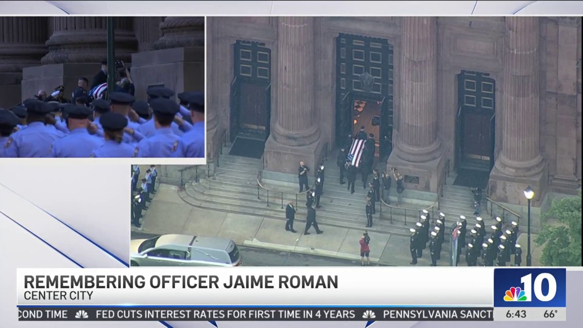 Body of fallen Philadelphia Police Officer Jaime Roman is led into ...
