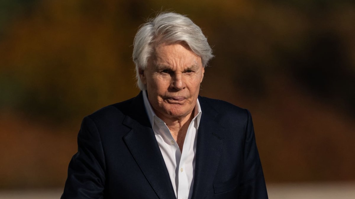 Abercrombie Ex Ceo Mike Jeffries Pleads Not Guilty In Sex Crimes Case
