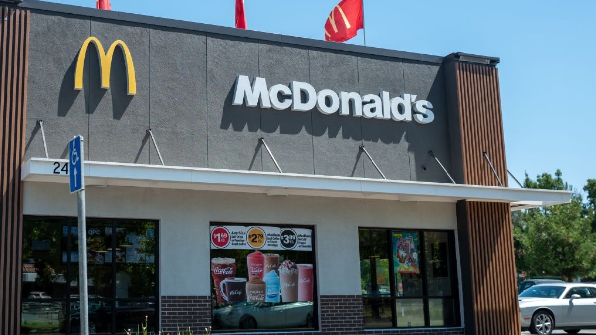McDonald’s faces proposed class action lawsuit over E. coli outbreak ...