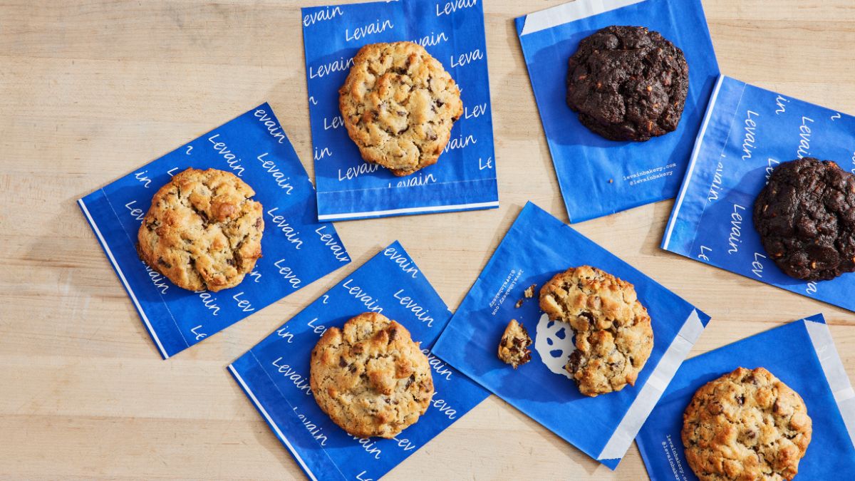 Levain Bakery opens its doors in Rittenhouse Square – NBC10 Philadelphia