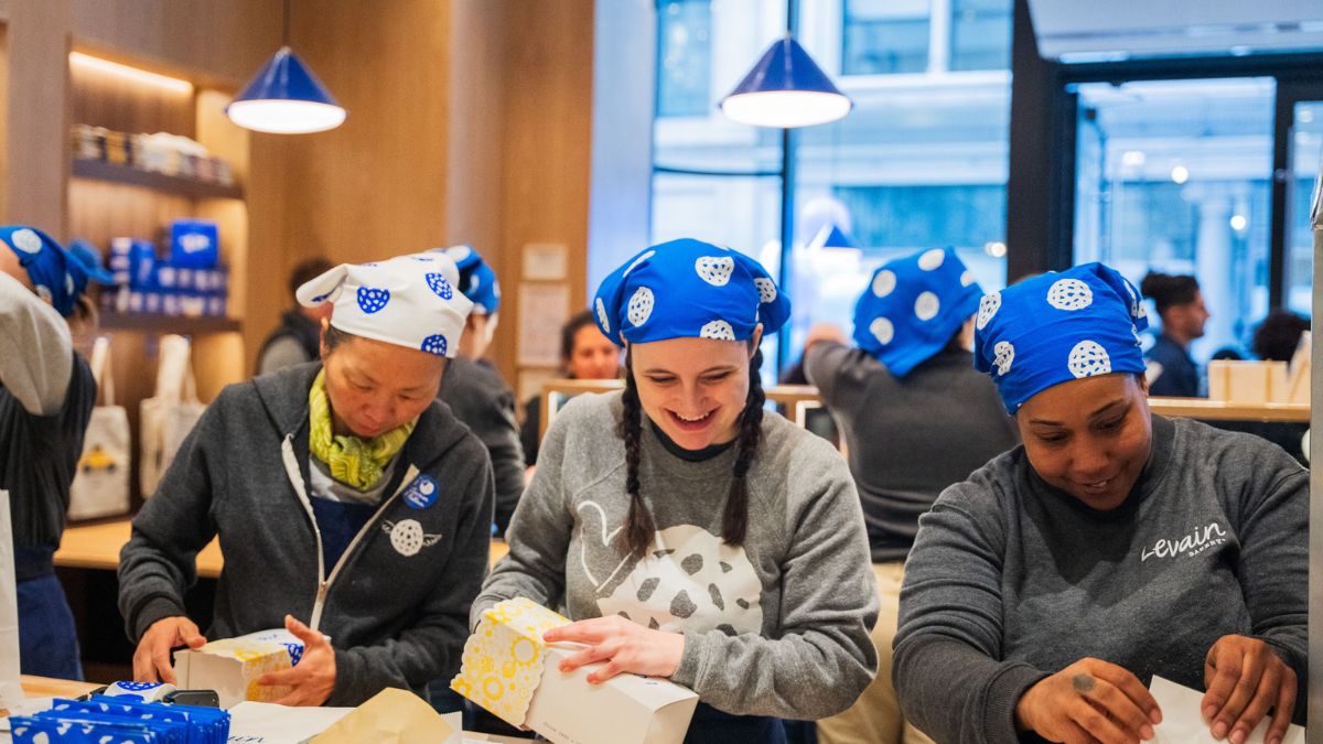 Levain Bakery opens its doors in Rittenhouse Square – NBC10 Philadelphia