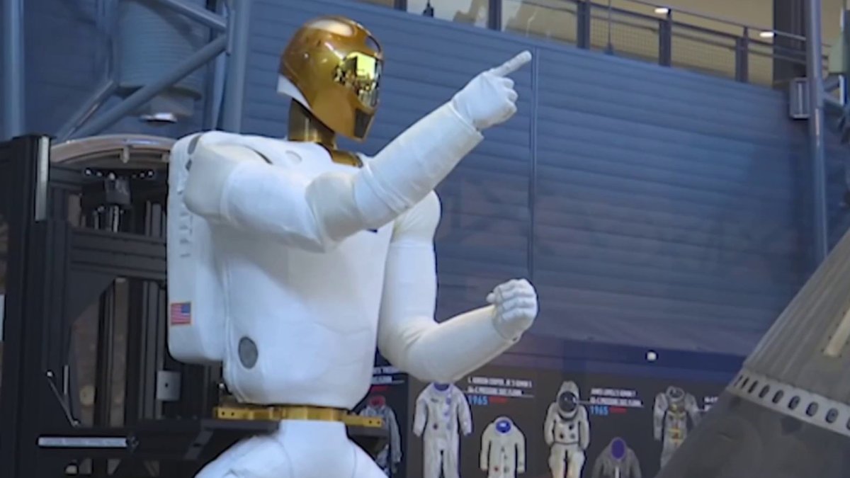 Smithsonian displays 1st humanoid robot to go to the ISS – NBC10 ...