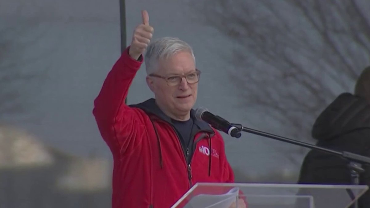 Bill Henley supports walk to raise money for the battle against ALS ...