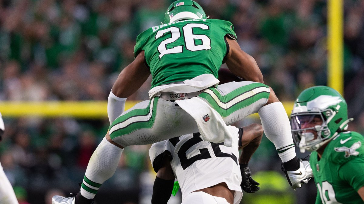 Eagles left in awe after Saquon Barkley’s hurdle vs. Jaguars – NBC10 ...