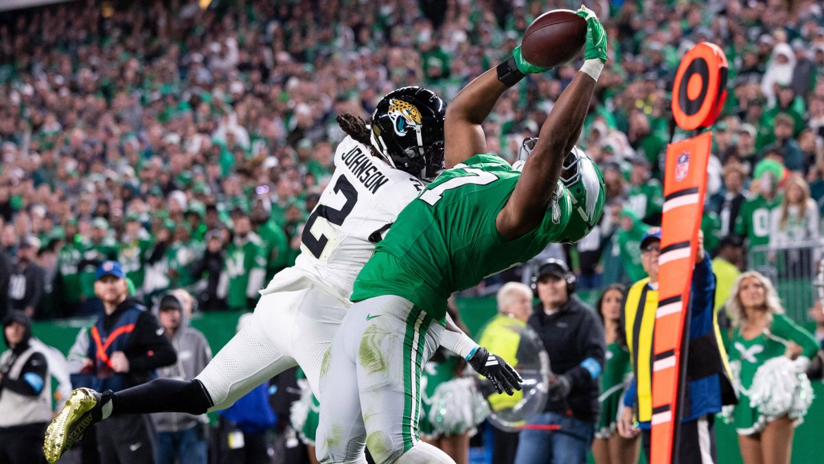 Eagles’ Nakobe Dean leaves with souvenir after calling game vs. Jaguars ...