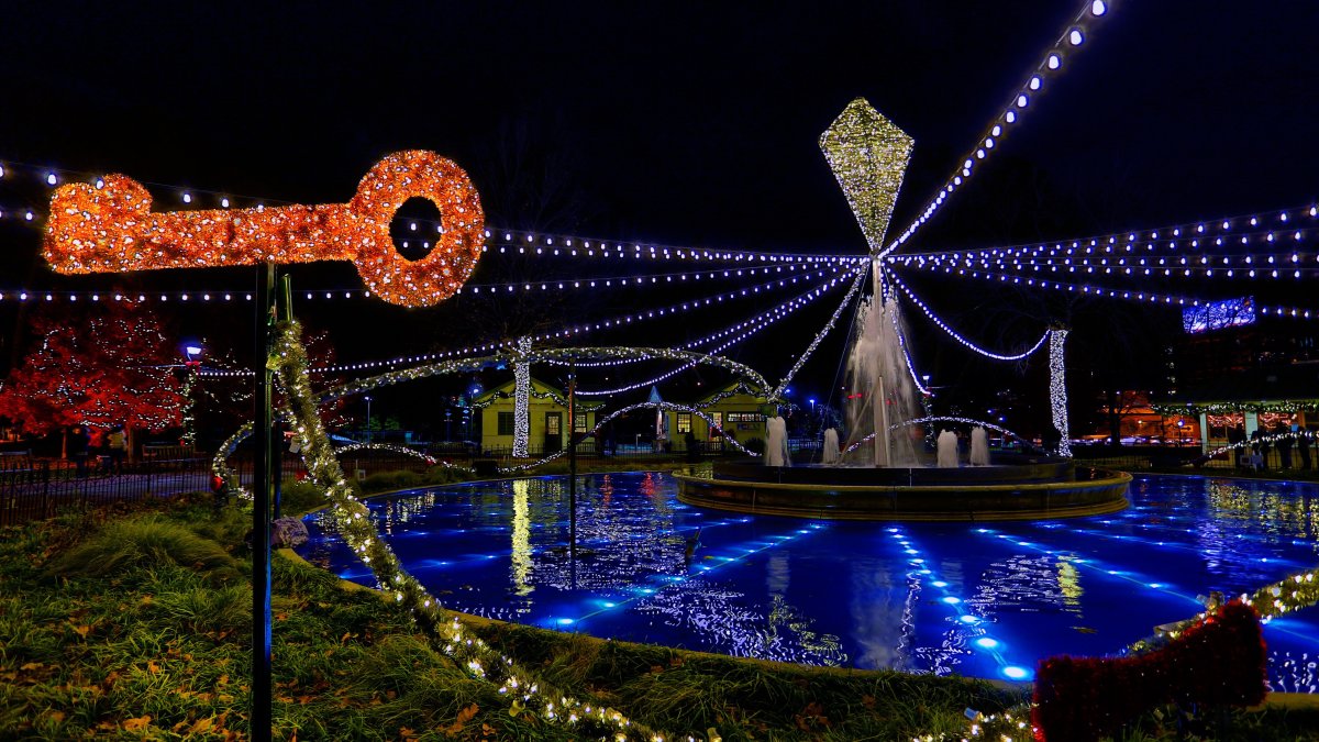 Lights hung in Franklin Square ahead of Electrical Spectacle – NBC10 ...