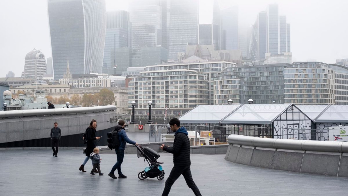 UK economy shrinks for second month, contracting 0.1% in October ...