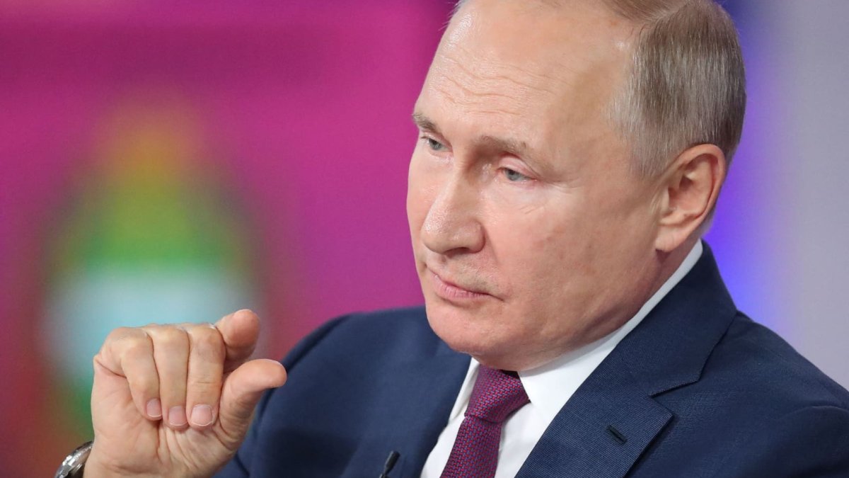 Putin admits Russian inflation is an ‘alarming signal’ and the economy ...