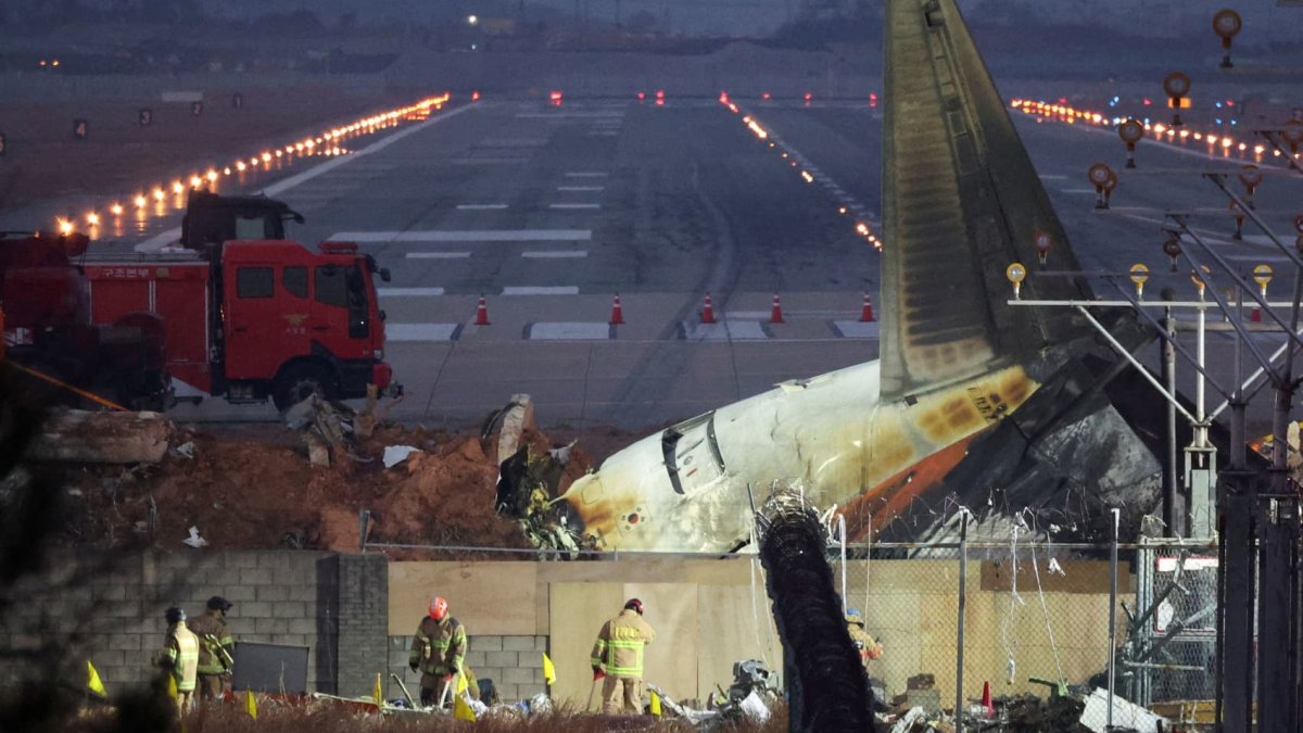 Jeju Air plane crash raises questions about concrete wall on runway ...
