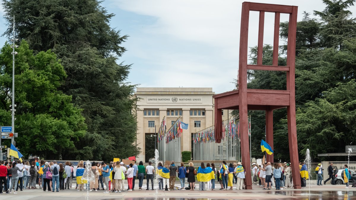 Topless women protesting Ukraine war detained for vandalism outside UN ...