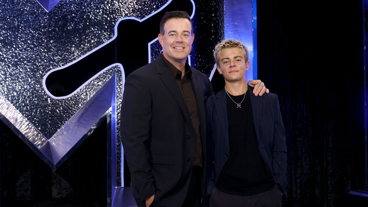 Carson Daly’s son reacts to playing golf with Tiger Woods – NBC10 ...