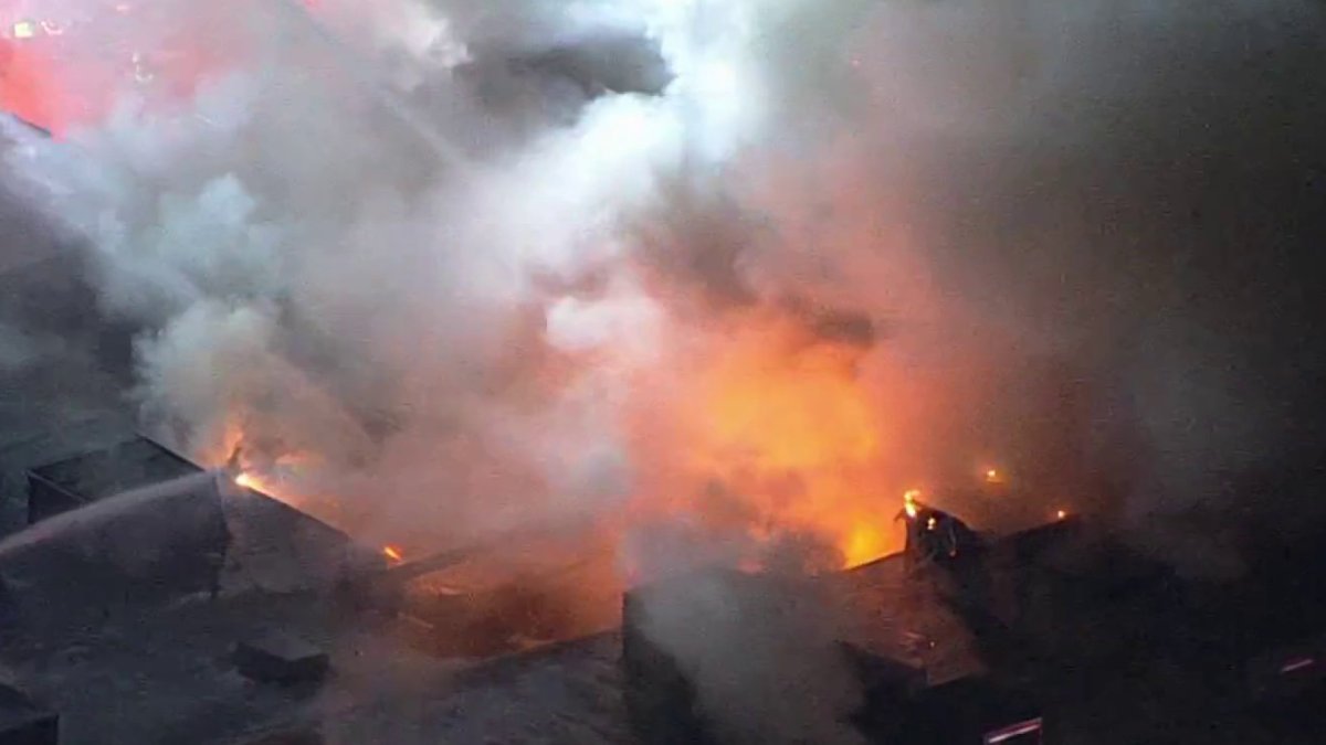 Christmas warehouse fire in Philly destroys Arway Linens building ...