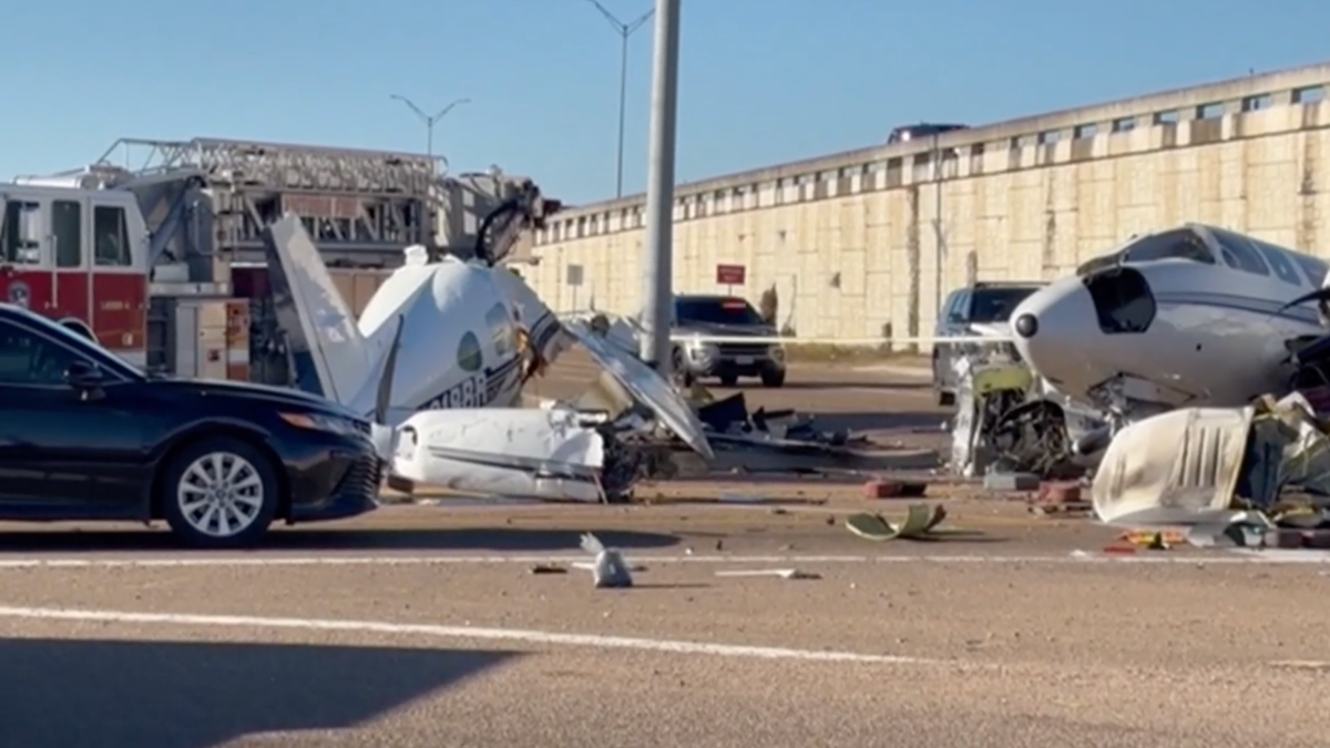 4 injured after plane crash in Victoria, Texas highway: Police – NBC10 ...