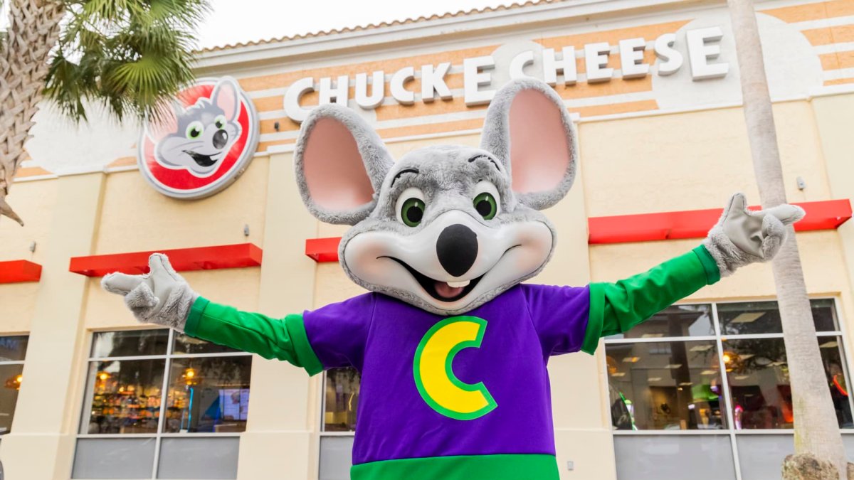 chuck e cheese on