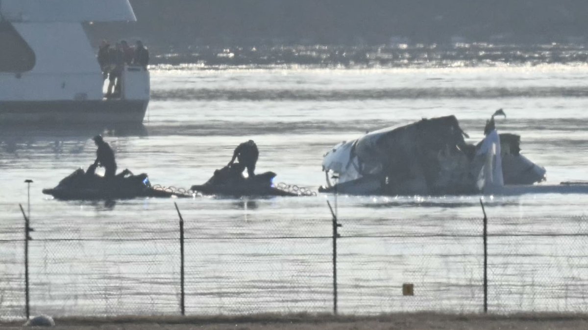 Live updates: DC plane crash rescue mission turns to recovery – NBC10 ...