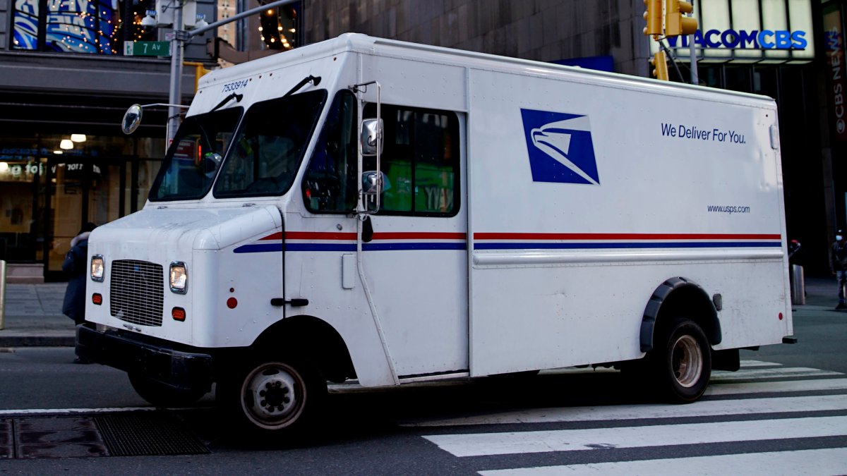 Former USPS sorting clerk admits to theft of sports memorabilia – NBC10 ...