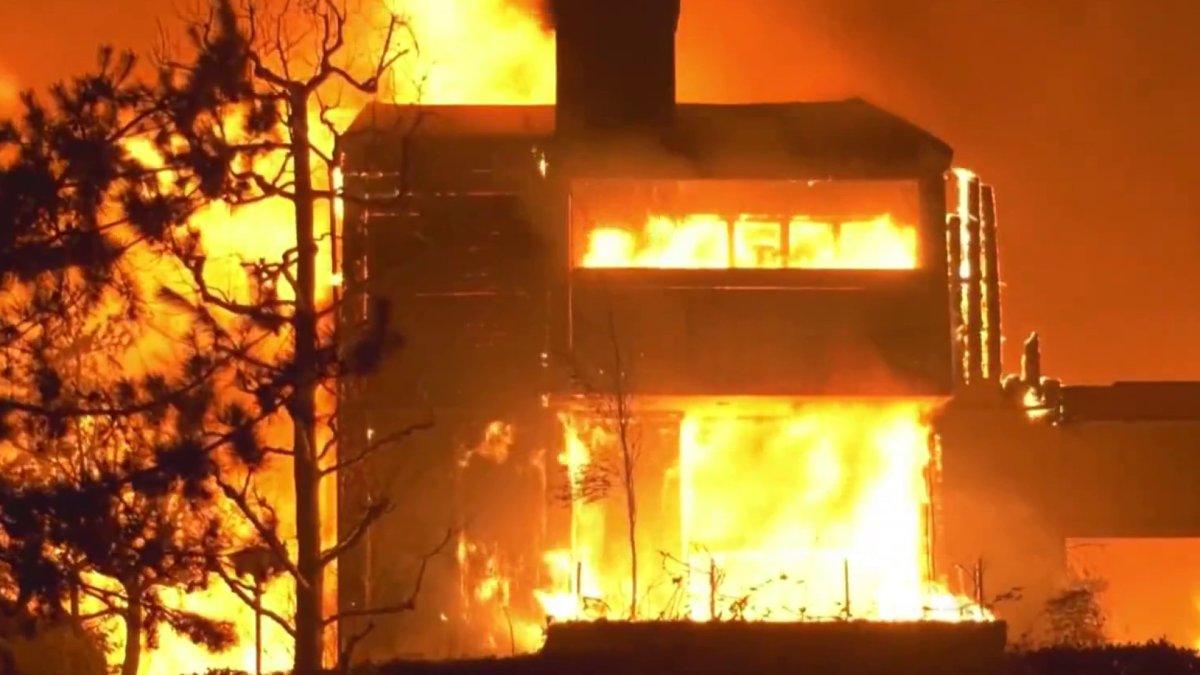 How To Avoid Scams While Donating To Victims Of California Wildfires