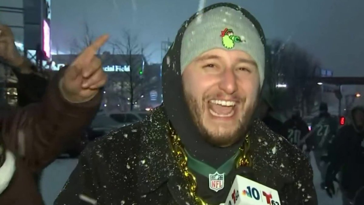 Fans celebrate in the snow as the Eagles advance to the NFC ...