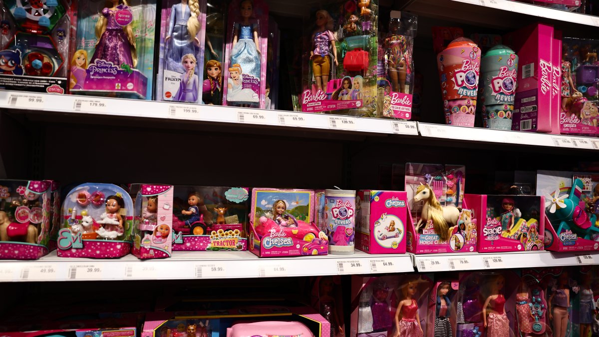 What to know about the AI action figures trend on social media – NBC10 ...