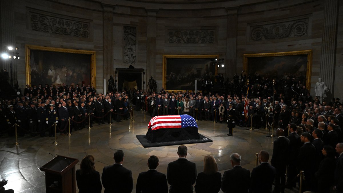 Live updates: Former President Carter lies in state in US Capitol ...