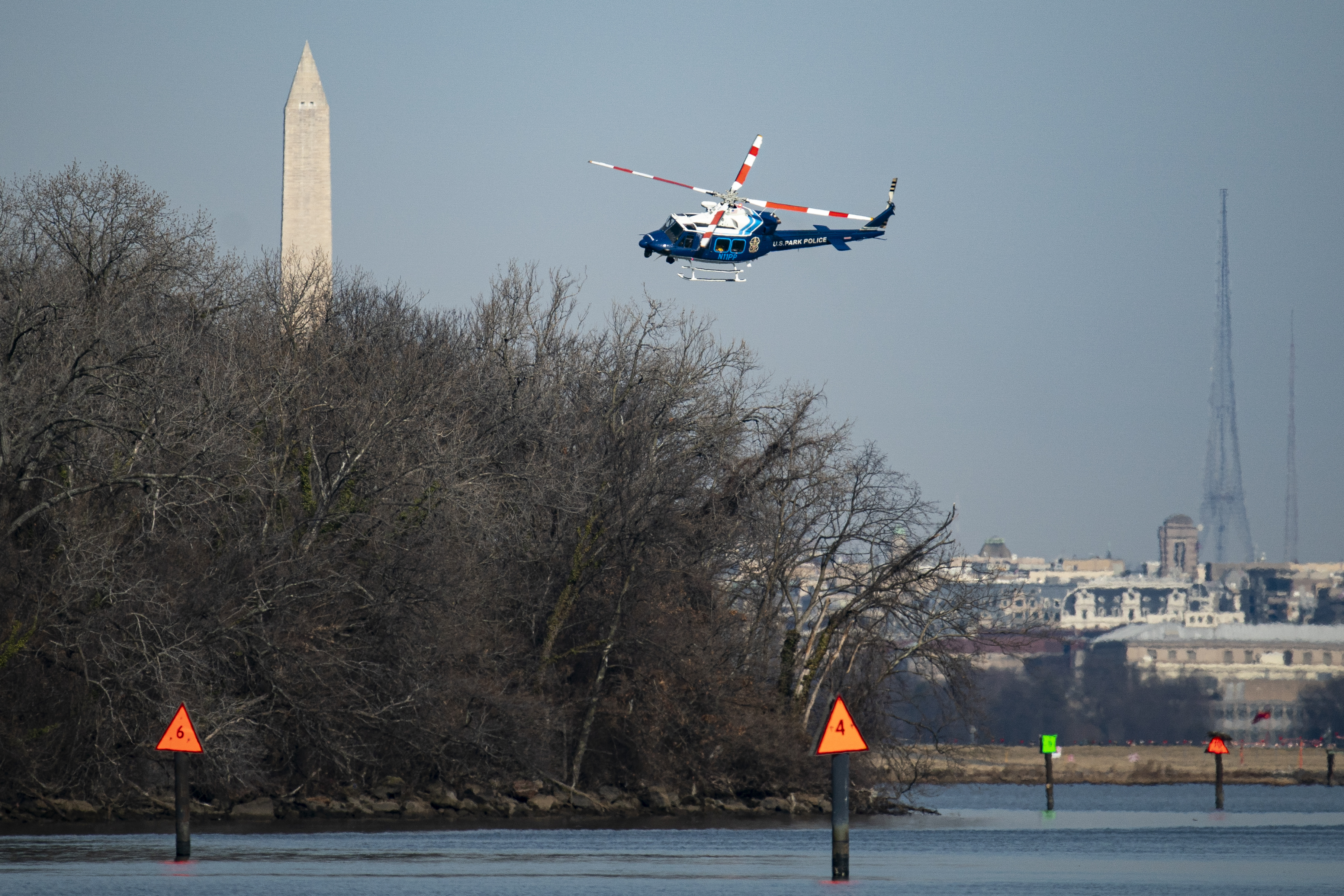 Photos: See aftermath of plane, helicopter crash in Potomac River ...