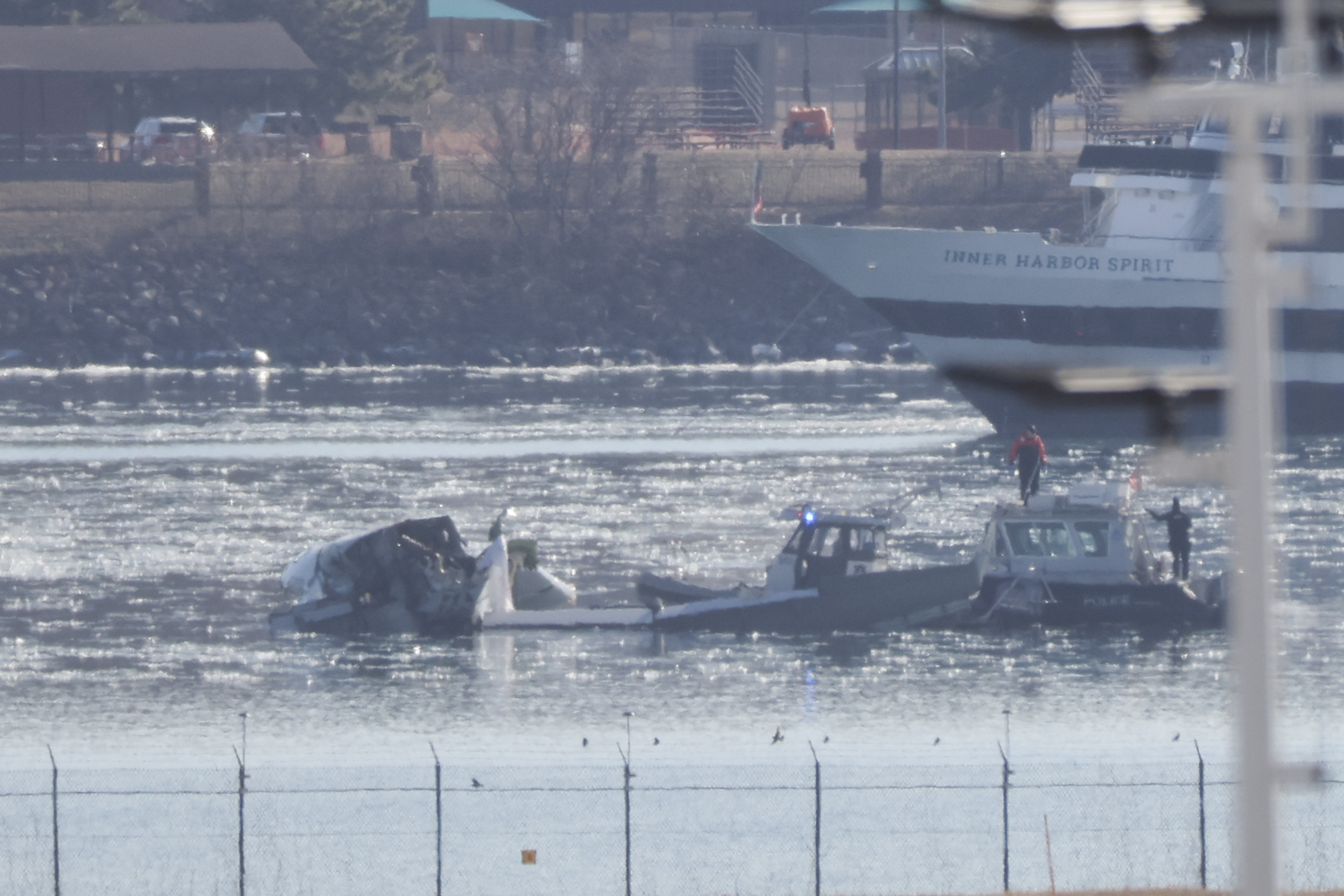 Photos: See aftermath of plane, helicopter crash in Potomac River ...