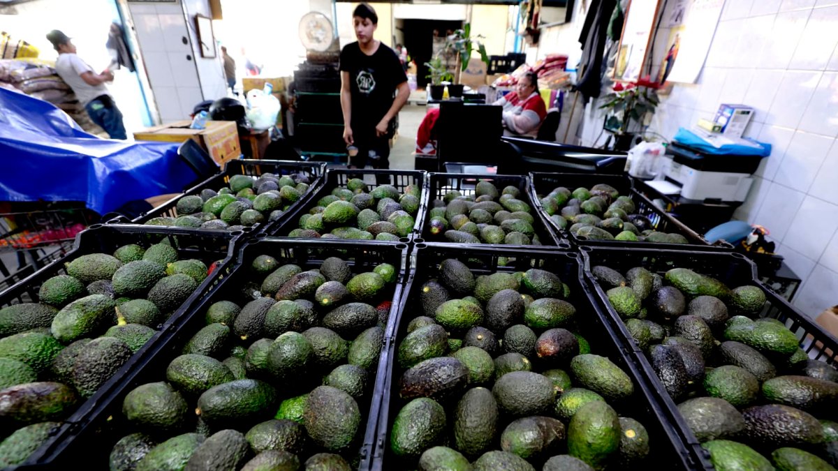 Chipotle downplays looming Trump tariffs, says only half of its ...