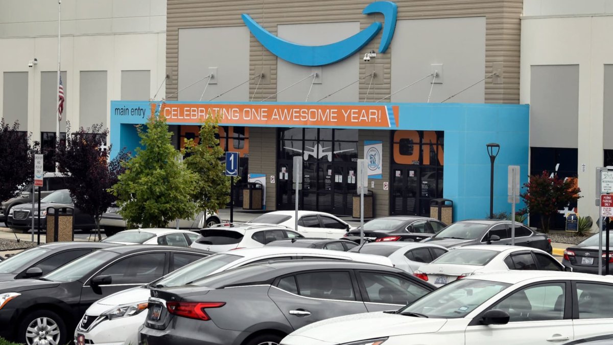 Amazon workers reject union in vote at North Carolina warehouse – NBC10 ...
