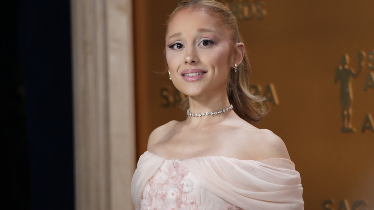 SAG Awards 2025: Ariana Grande channels ‘Wicked’ character Glinda in ... SAG Awards 2025: Ariana Grande channels ‘Wicked’ character Glinda in ...
