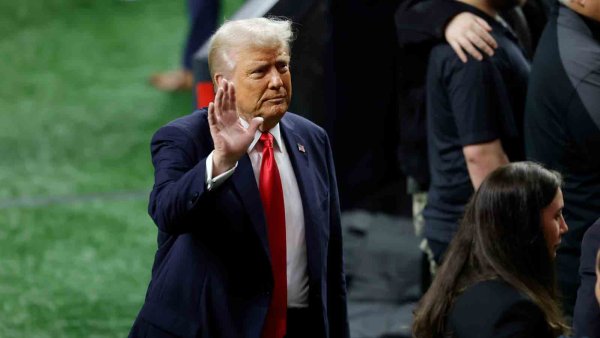 Who is Donald Trump sitting with at the Super Bowl? – NBC10 Philadelphia