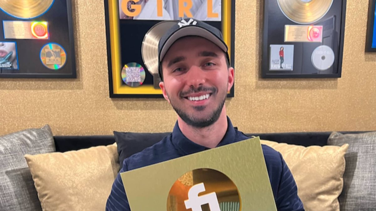 32-year-old brings in an average $13,000 a month as a music engineer ...
