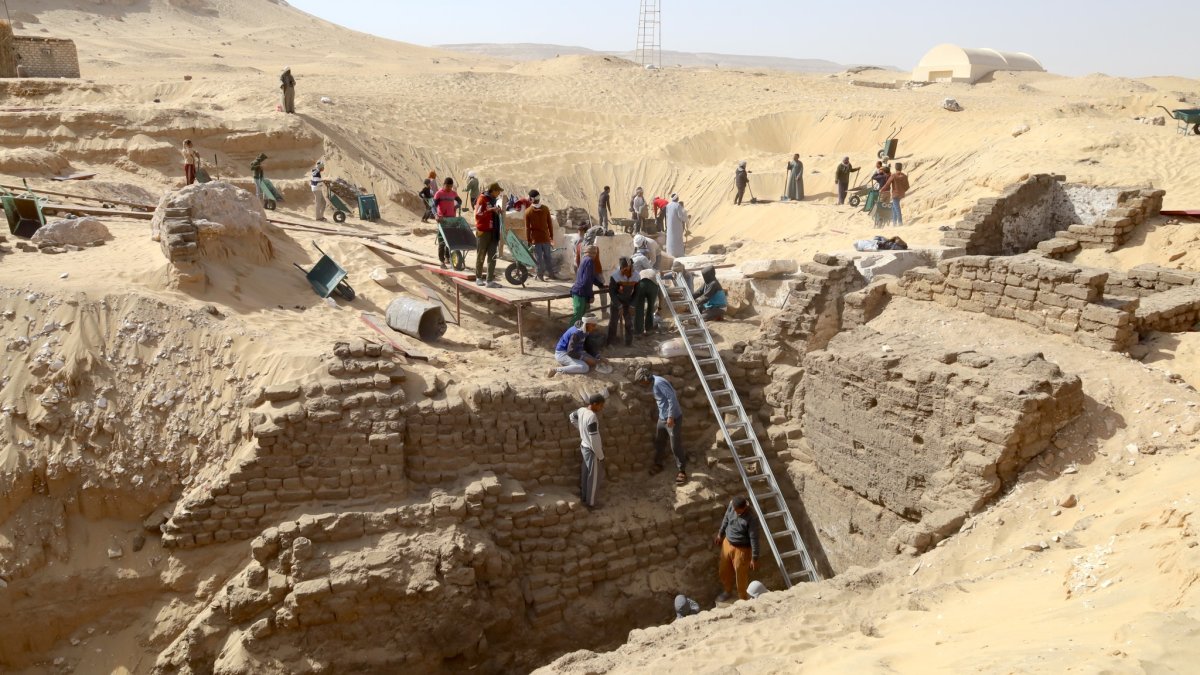 Penn Museum, Egyptian archaeologists discover 3,600-year-old tomb ...