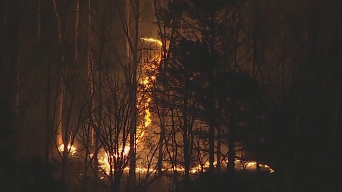 Crew working to contain Scotland Run Wildfire in Gloucester County ...