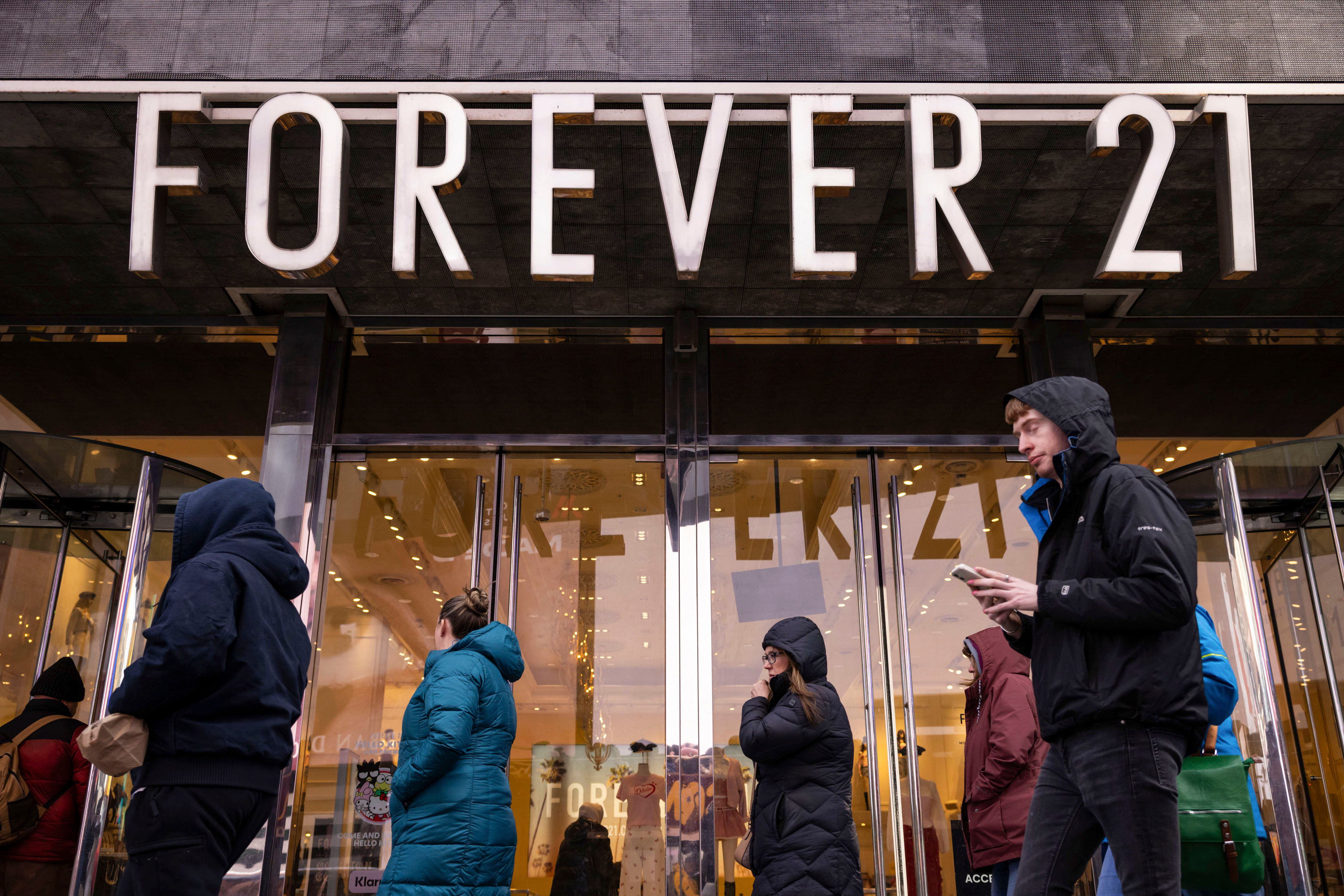 Forever 21 set to end US operations as it files for bankruptcy – NBC10 ...