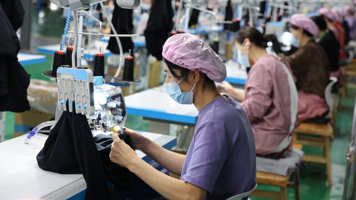 Chinese factories are stopping production and looking for new markets ...