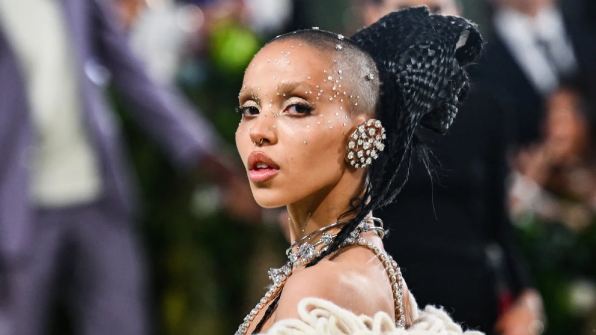 FKA Twigs drops out of Coachella over ongoing visa issues – NBC10 ...