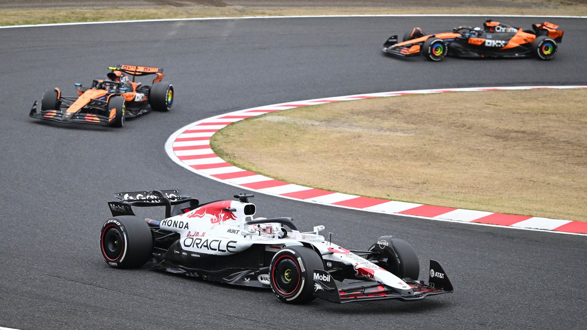 Verstappen holds off McLarens to win fourth straight Japanese GP ...