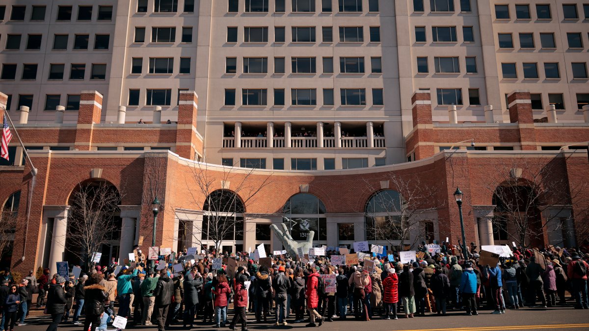 Appeals court clears way for firings of probationary workers – NBC10 ...