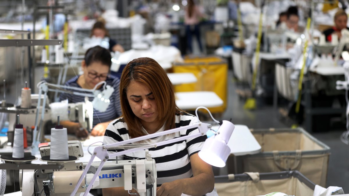 US GDP declines 0.3% as imports surged ahead of Trump’s tariffs – NBC10 ...