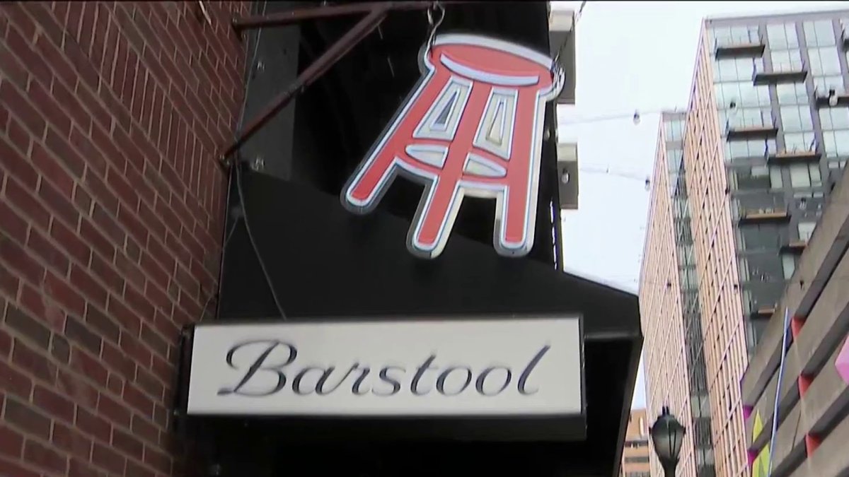 Reactions pour in after antisemitic sign at Barstool Sansom Street goes ...
