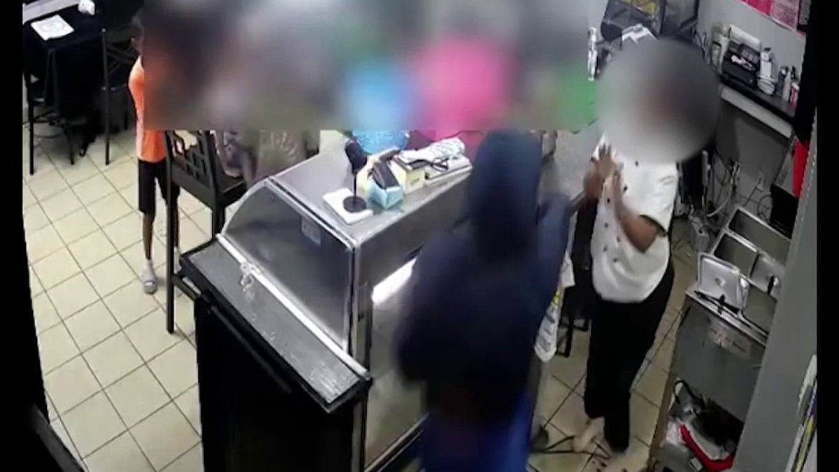 Philadelphia restaurant owner robbed at gunpoint in front of children ...