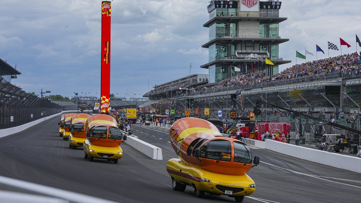 Oscar Mayer Wienermobiles race to dramatic finish in Wienie 500 – NBC10 ...