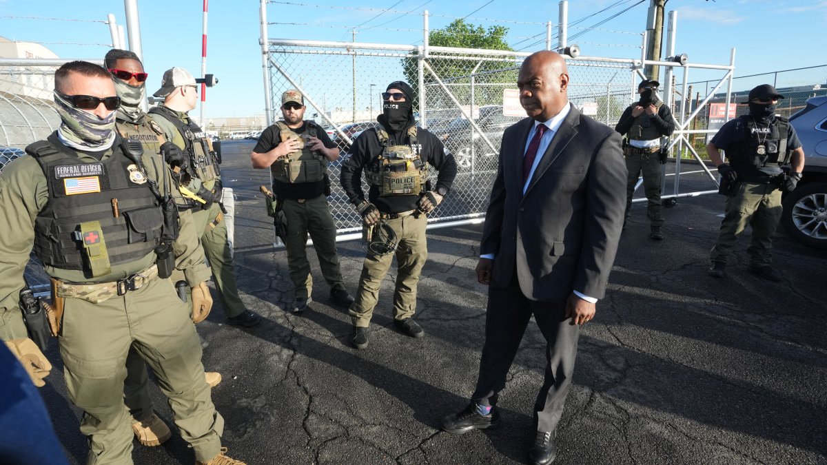 Newark Mayor Ras Baraka arrested at ICE detention center – NBC10 ...