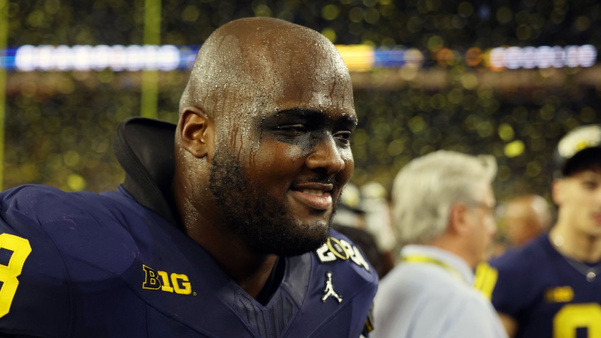 Eagles’ Myles Hinton eager to follow in his father’s massive footsteps ...